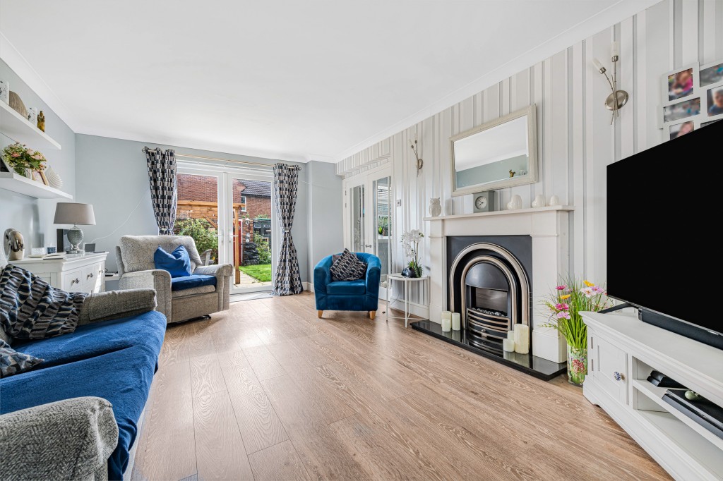 Kent Close, Staines-upon-Thames, Surrey, 4 bedroom, End of Terrace House