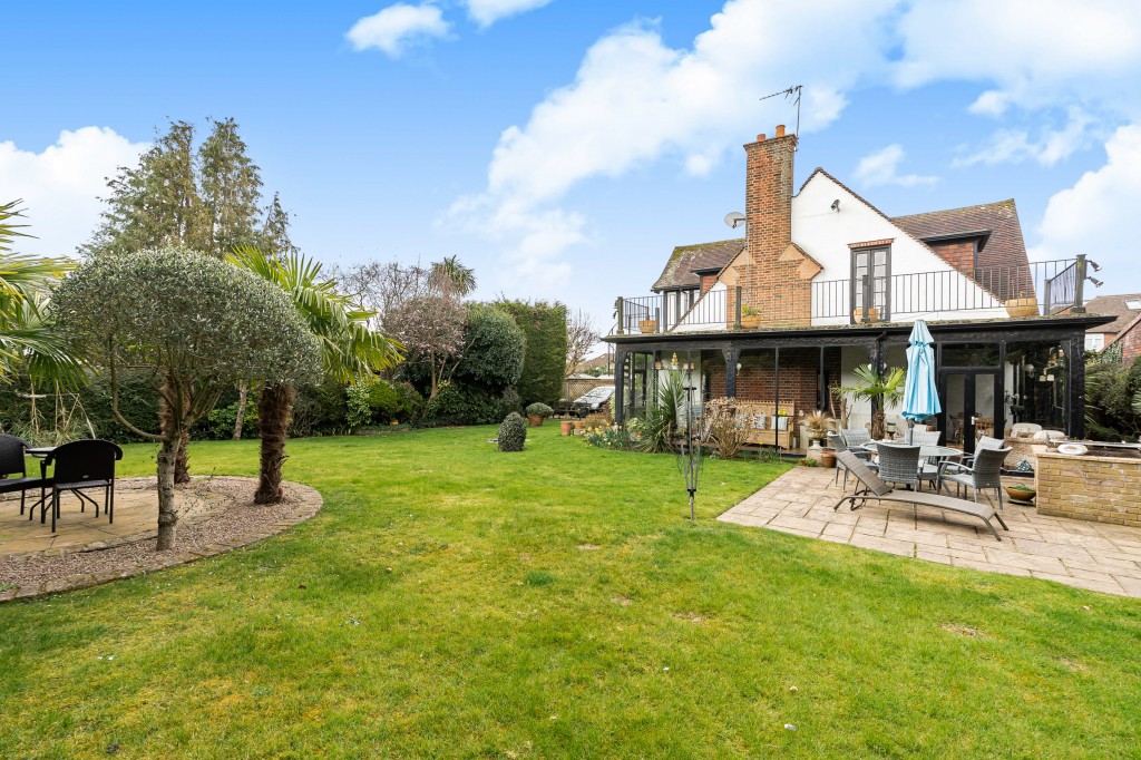 Meadway Close, Staines-upon-Thames, Surrey, 4 bedroom, Detached House